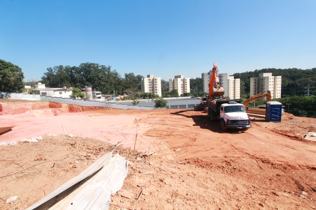 Prefeitura inicia reconstrução de escola com quase 30 salas de aula no ...